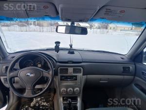 Zils Subaru Forester 2004 Gulbene, ar dzinēja tilpumu 2.00 L un nobraukumu 230 tūkst. km par 2555 €, foto 12 vietnē AUTOMOTO.COM.LV
