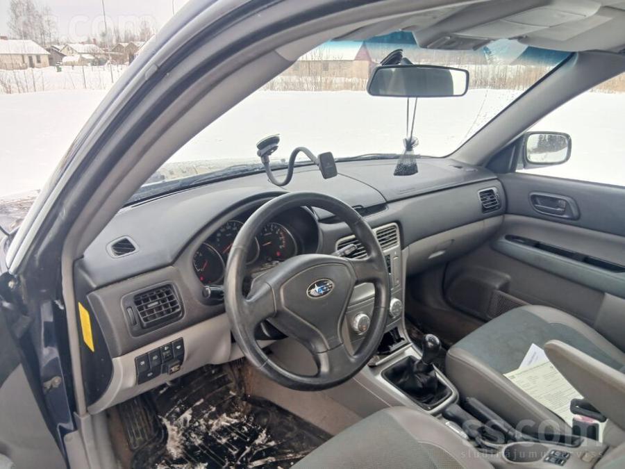 Zils Subaru Forester 2004 Gulbene, ar dzinēja tilpumu 2.00 L un nobraukumu 230 tūkst. km par 2555 €, foto 13 vietnē AUTOMOTO.COM.LV