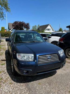 Zils Subaru Forester 2005 Viļņa, ar dzinēja tilpumu 1.99 L un nobraukumu 295 tūkst. km par 2800 €, foto 2 vietnē AUTOMOTO.COM.LV