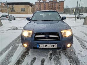 Blue Subaru Forester 2006 in Vilnius, with an engine capacity of 2.00 L and mileage of 385 thousand km for 2500 €, photo 2 on AUTOMOTO.COM.LV