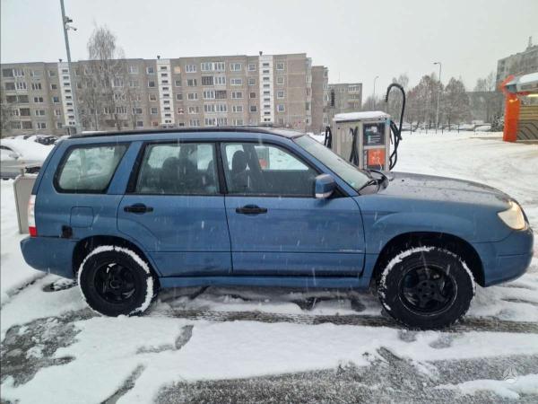Blue Subaru Forester 2006 in Vilnius, with an engine capacity of 2.00 L and mileage of 385 thousand km for 2500 €, photo 4 on AUTOMOTO.COM.LV
