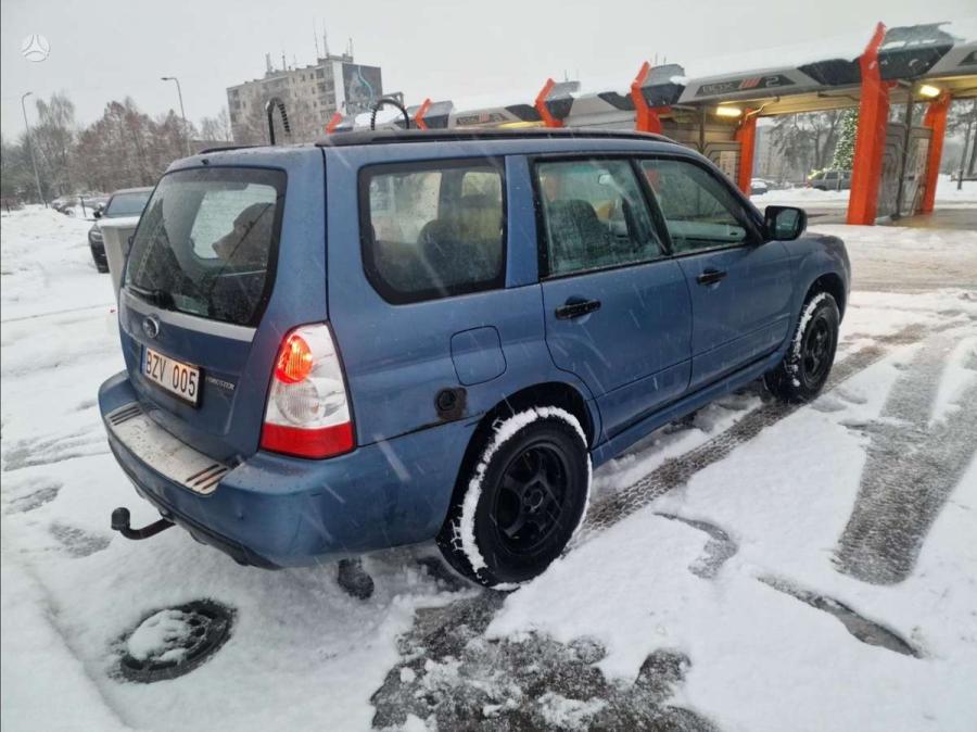 Blue Subaru Forester 2006 in Vilnius, with an engine capacity of 2.00 L and mileage of 385 thousand km for 2500 €, photo 5 on AUTOMOTO.COM.LV