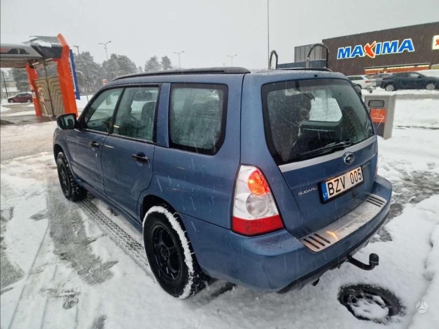 Blue Subaru Forester 2006 in Vilnius, with an engine capacity of 2.00 L and mileage of 385 thousand km for 2500 €, photo 7 on AUTOMOTO.COM.LV