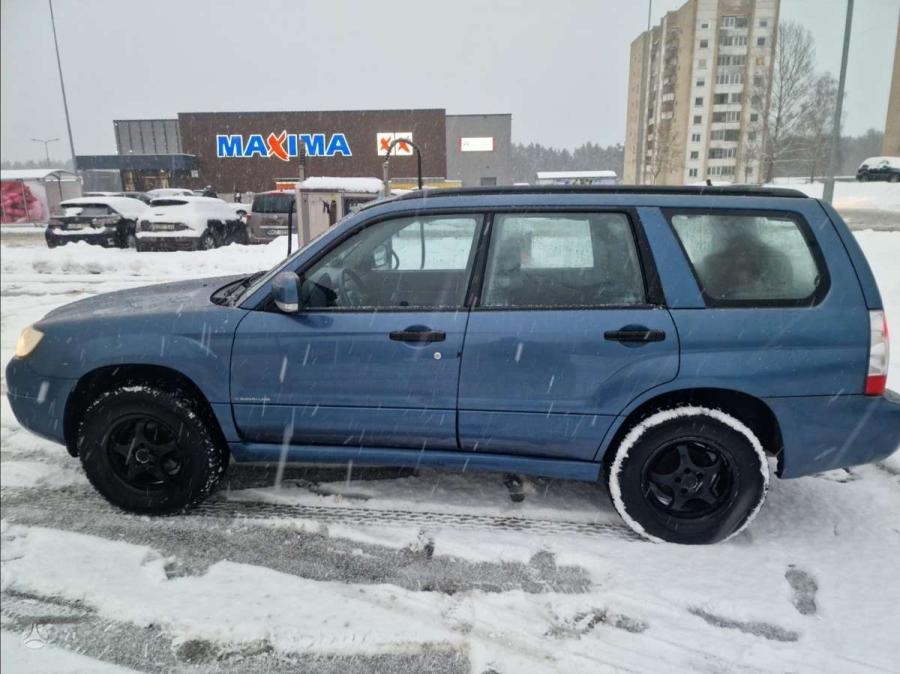 Blue Subaru Forester 2006 in Vilnius, with an engine capacity of 2.00 L and mileage of 385 thousand km for 2500 €, photo 8 on AUTOMOTO.COM.LV