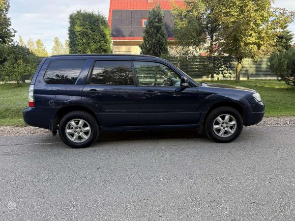 Subaru Forester 2006 in Vilnius on AUTOMOTO.COM.LV Blue Subaru Forester 2006 in Vilnius, with an engine capacity of 1.99 L and mileage of 433 thousand km for 2250 €, photo 5 on AUTOMOTO.COM.LV
