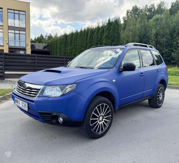 Blue Subaru Forester 2009 in Vilnius, with an engine capacity of 2.46 L and mileage of 323 thousand km for 4950 €, photo 1 on AUTOMOTO.COM.LV