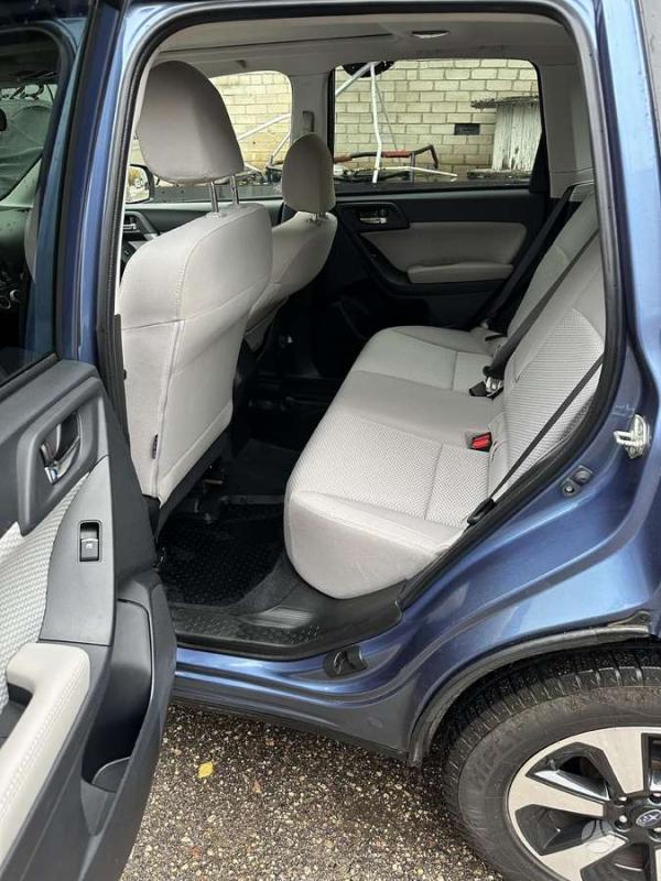Blue Subaru Forester 2017 in Vilnius, with an engine capacity of 2.50 L and mileage of 121 thousand km for 10700 €, photo 11 on AUTOMOTO.COM.LV