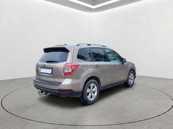 Subaru Forester 2015 in Vilnius on AUTOMOTO.COM.LV Brown Subaru Forester 2015 in Vilnius, with an engine capacity of 2.00 L and mileage of 176 thousand km for 8890 €, photo 6 on AUTOMOTO.COM.LV