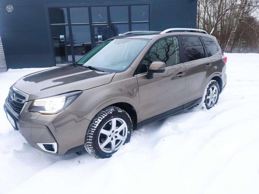 Brown Subaru Forester 2016 in Utena, with an engine capacity of 2.00 L and mileage of 144 thousand km for 9300 €, photo 7 on AUTOMOTO.COM.LV