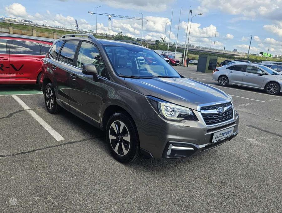 Brown Subaru Forester 2016 in Vilnius, with an engine capacity of 2.00 L and mileage of 177 thousand km for 15790 €, photo 3 on AUTOMOTO.COM.LV