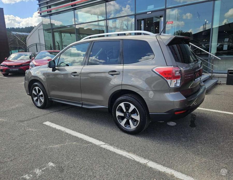 Brown Subaru Forester 2016 in Vilnius, with an engine capacity of 2.00 L and mileage of 177 thousand km for 15790 €, photo 4 on AUTOMOTO.COM.LV