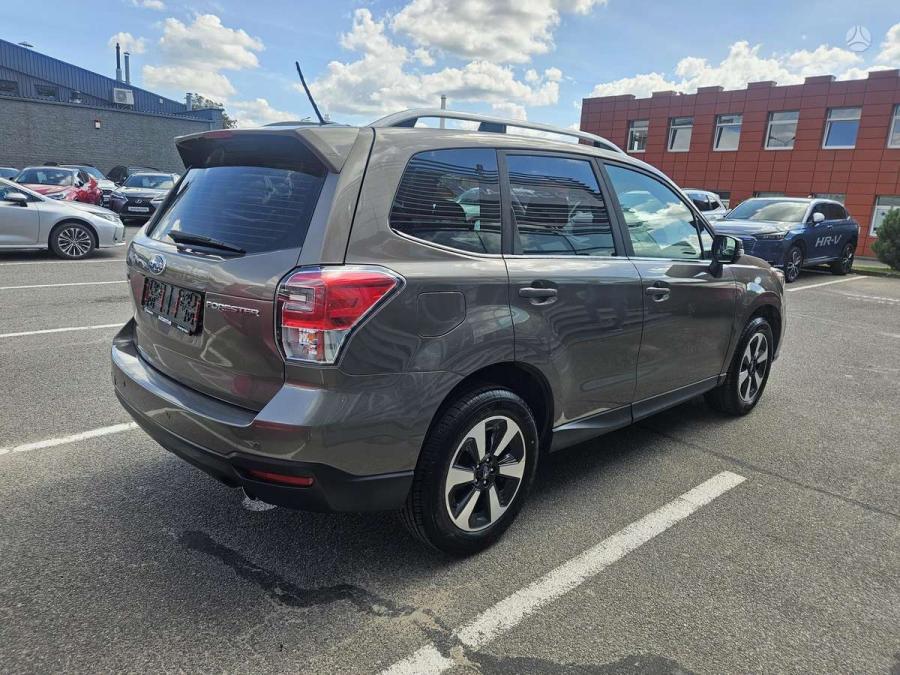 Brown Subaru Forester 2016 in Vilnius, with an engine capacity of 2.00 L and mileage of 177 thousand km for 15790 €, photo 5 on AUTOMOTO.COM.LV