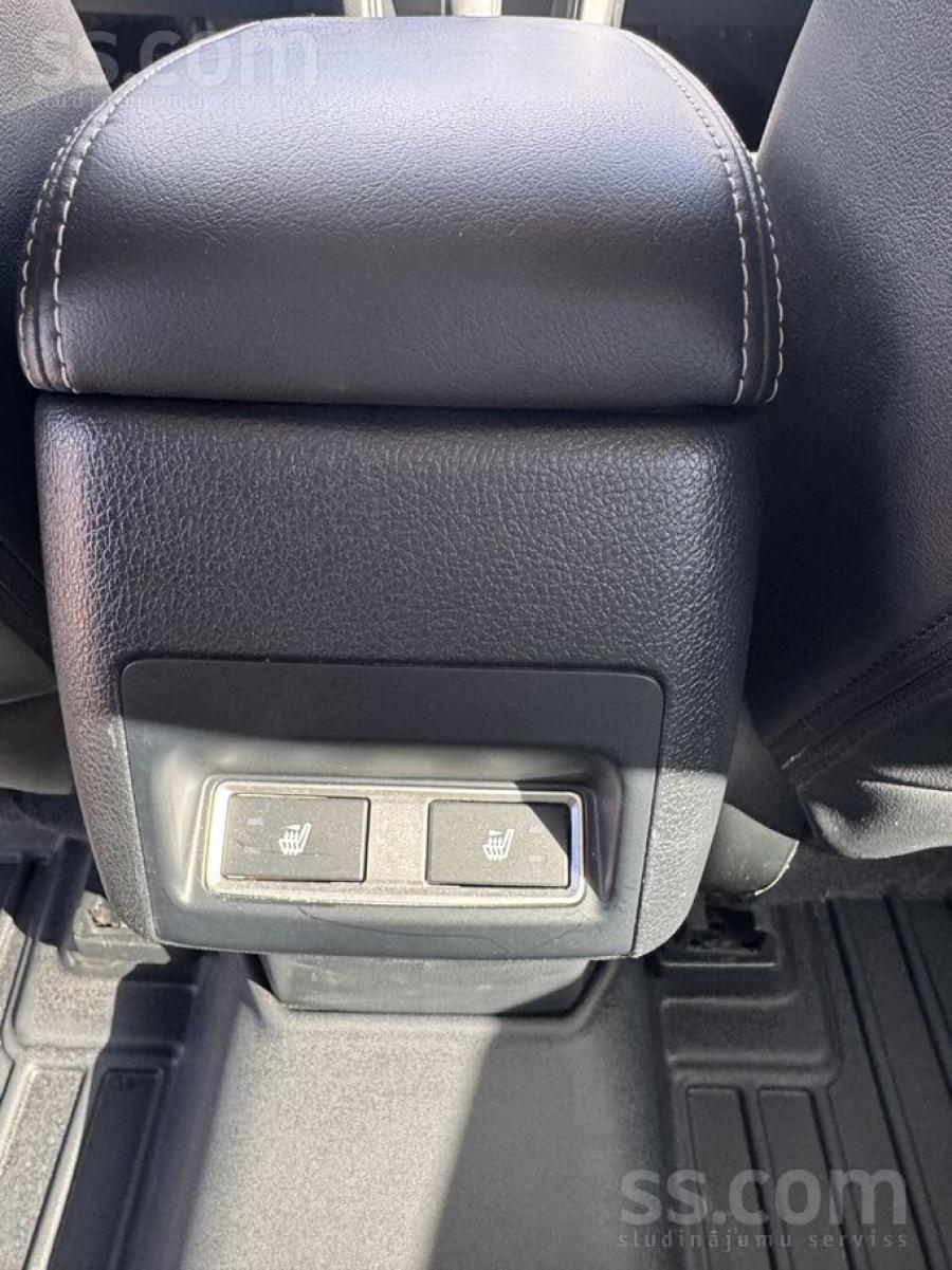 Brown Subaru Forester 2017 in Riga, with an engine capacity of 2.50 L and mileage of 145 thousand km for 13400 €, photo 15 on AUTOMOTO.COM.LV