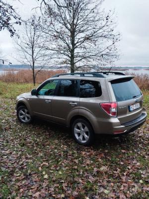 Brūns Subaru Forester 2008 Rīga, ar dzinēja tilpumu 2.00 L un nobraukumu 200 tūkst. km par 800 €, foto  vietnē AUTOMOTO.COM.LV