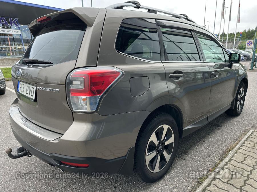 Brown Subaru Forester 2017 in Tallinn, with an engine capacity of 2.00 L and mileage of 186 thousand km for 11990 €, photo 5 on AUTOMOTO.COM.LV