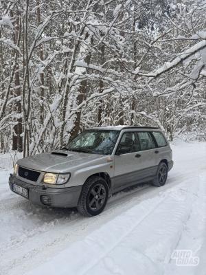 Subaru Forester 1999 Viļņa, ar dzinēja tilpumu 2.00 L un nobraukumu 360 tūkst. km par 2450 €, foto  vietnē AUTOMOTO.COM.LV