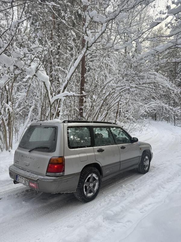 Subaru Forester 1999 Viļņa, ar dzinēja tilpumu 2.00 L un nobraukumu 360 tūkst. km par 2450 €, foto 4 vietnē AUTOMOTO.COM.LV