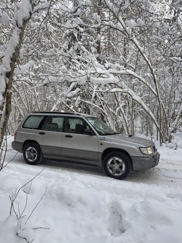 Subaru Forester 1999 Viļņa, ar dzinēja tilpumu 2.00 L un nobraukumu 360 tūkst. km par 2450 €, foto 2 vietnē AUTOMOTO.COM.LV