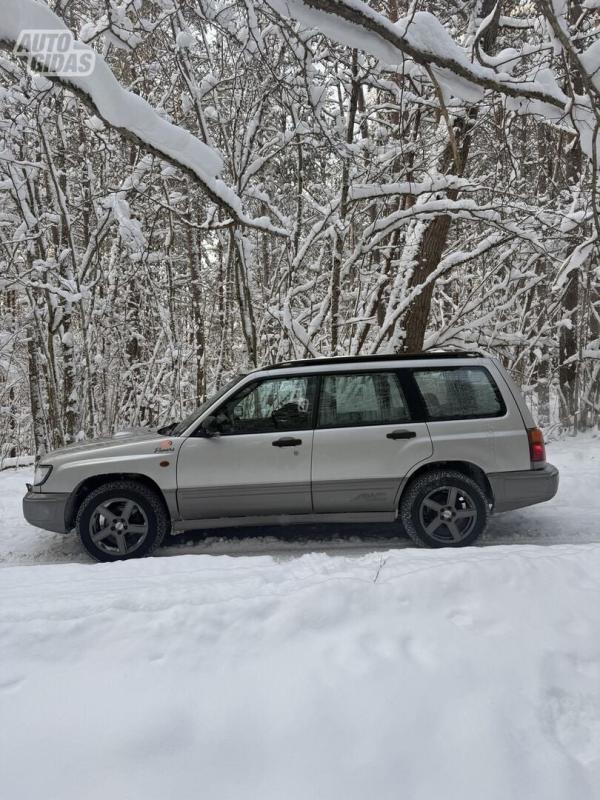 Subaru Forester 1999 Viļņa, ar dzinēja tilpumu 2.00 L un nobraukumu 360 tūkst. km par 2450 €, foto 3 vietnē AUTOMOTO.COM.LV