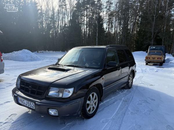 Subaru Forester 1999 in Varena, with an engine capacity of 2.00 L and mileage of 270 thousand km for 750 €, photo 1 on AUTOMOTO.COM.LV