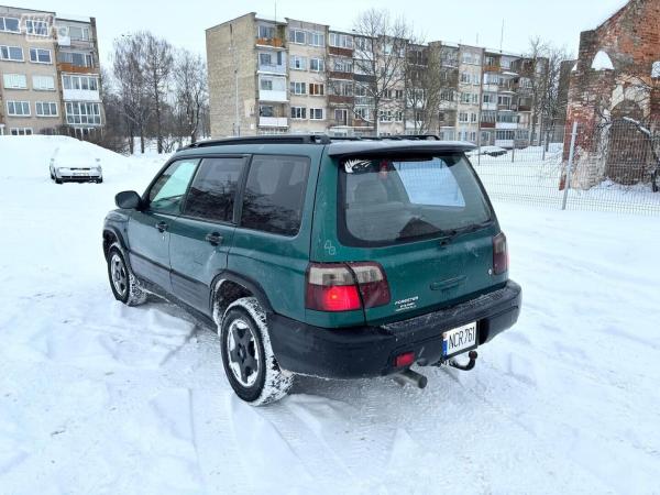 Subaru Forester 2000 in Vilnius, with an engine capacity of 2.50 L and mileage of 277 thousand km for 1700 €, photo 3 on AUTOMOTO.COM.LV