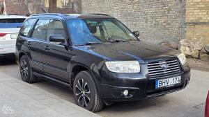 Subaru Forester 2005 Viļņa, ar dzinēja tilpumu 2.00 L un nobraukumu 190 tūkst. km par 2500 €, foto  vietnē AUTOMOTO.COM.LV