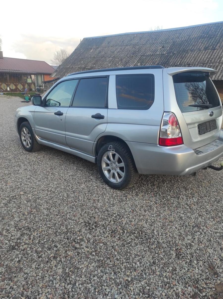 Subaru Forester 2007 in Jurbarkas, with an engine capacity of 2.00 L and mileage of 258 thousand km for 2900 €, photo 4 on AUTOMOTO.COM.LV