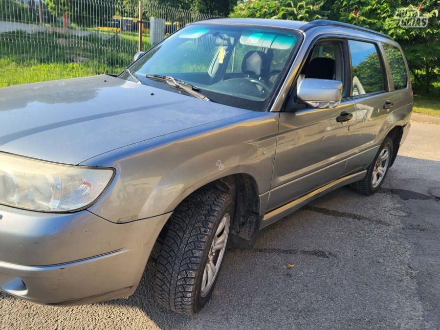 Subaru Forester 2007 in Siauliai, with an engine capacity of 2.00 L and mileage of 330 thousand km for 850 €, photo 3 on AUTOMOTO.COM.LV