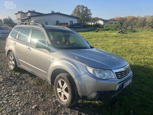 Subaru Forester 2008 in Kaunas, with an engine capacity of 2.00 L and mileage of 299 thousand km for 1100 €, photo 1 on AUTOMOTO.COM.LV