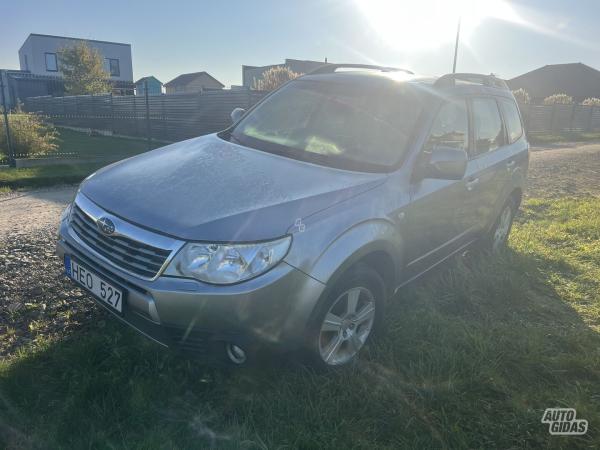 Subaru Forester 2008 in Kaunas, with an engine capacity of 2.00 L and mileage of 299 thousand km for 1100 €, photo 3 on AUTOMOTO.COM.LV