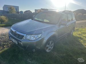 Subaru Forester 2008 in Kaunas, with an engine capacity of 2.00 L and mileage of 299 thousand km for 1100 €, photo 3 on AUTOMOTO.COM.LV