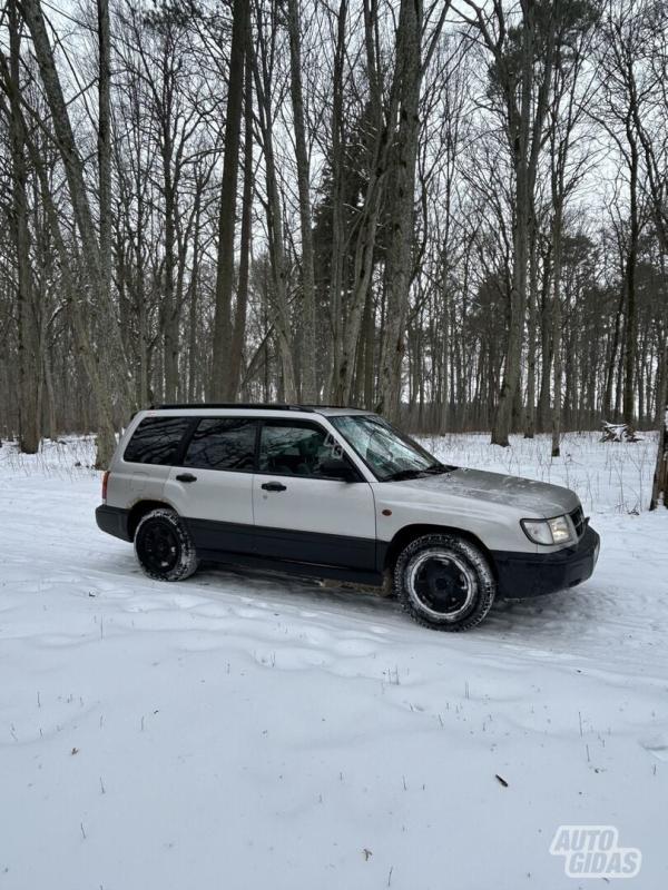 Subaru Forester 2010 in Sakiai, with an engine capacity of 2.00 L and mileage of 266 thousand km for 1600 €, photo 3 on AUTOMOTO.COM.LV