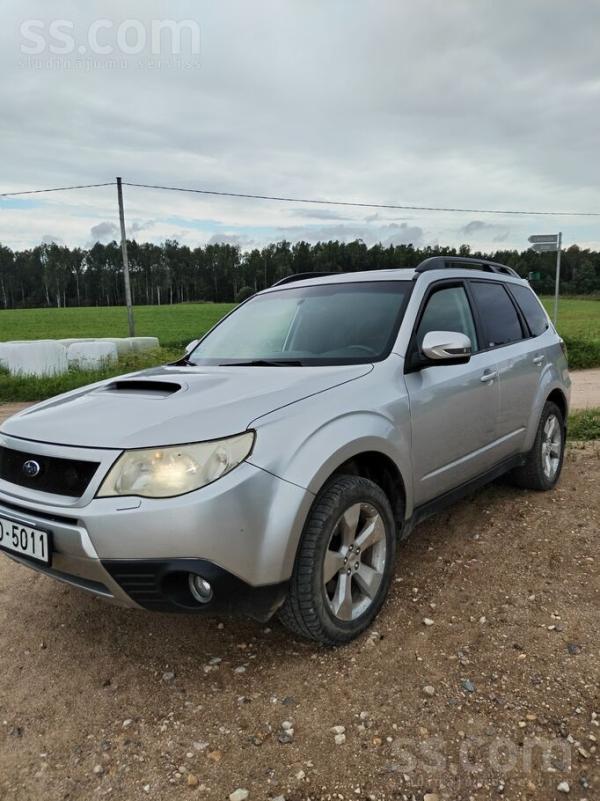 Subaru Forester 2011 in Cesis, with an engine capacity of 2.00 L and mileage of 300 thousand km for 2800 €, photo 5 on AUTOMOTO.COM.LV