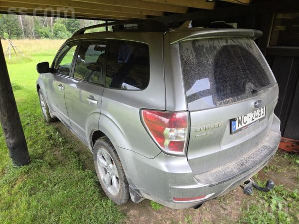 Subaru Forester 2011 in Cesis, with an engine capacity of 2.00 L and mileage of 317 thousand km for 3700 €, photo 3 on AUTOMOTO.COM.LV