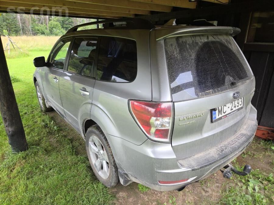 Subaru Forester 2011 in Cesis, with an engine capacity of 2.00 L and mileage of 317 thousand km for 3700 €, photo 3 on AUTOMOTO.COM.LV