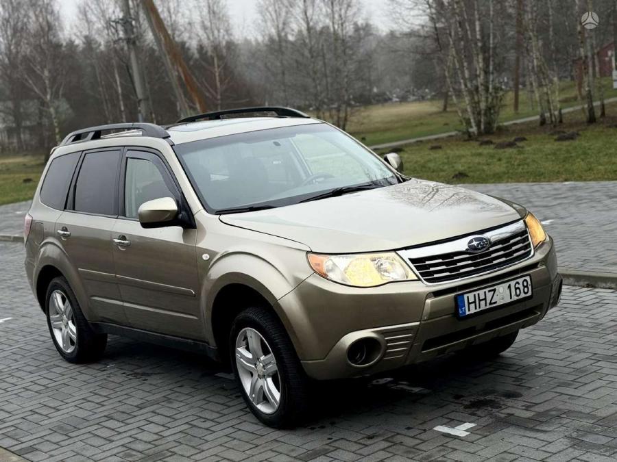 Subaru Forester 2011 in Siauliai, with an engine capacity of 2.50 L and mileage of 287 thousand km for 4200 €, photo 2 on AUTOMOTO.COM.LV
