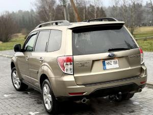 Subaru Forester 2011 in Siauliai, with an engine capacity of 2.50 L and mileage of 287 thousand km for 4200 €, photo 4 on AUTOMOTO.COM.LV
