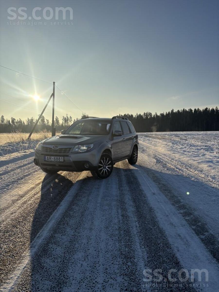 Subaru Forester 2011 in Valmiera, with an engine capacity of 2.00 L and mileage of 332 thousand km for 3800 €, photo 1 on AUTOMOTO.COM.LV