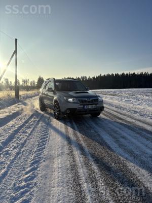 Subaru Forester 2011 in Valmiera, with an engine capacity of 2.00 L and mileage of 332 thousand km for 3800 €, photo 3 on AUTOMOTO.COM.LV
