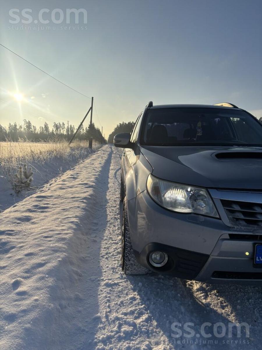 Subaru Forester 2011 in Valmiera, with an engine capacity of 2.00 L and mileage of 332 thousand km for 3800 €, photo 4 on AUTOMOTO.COM.LV