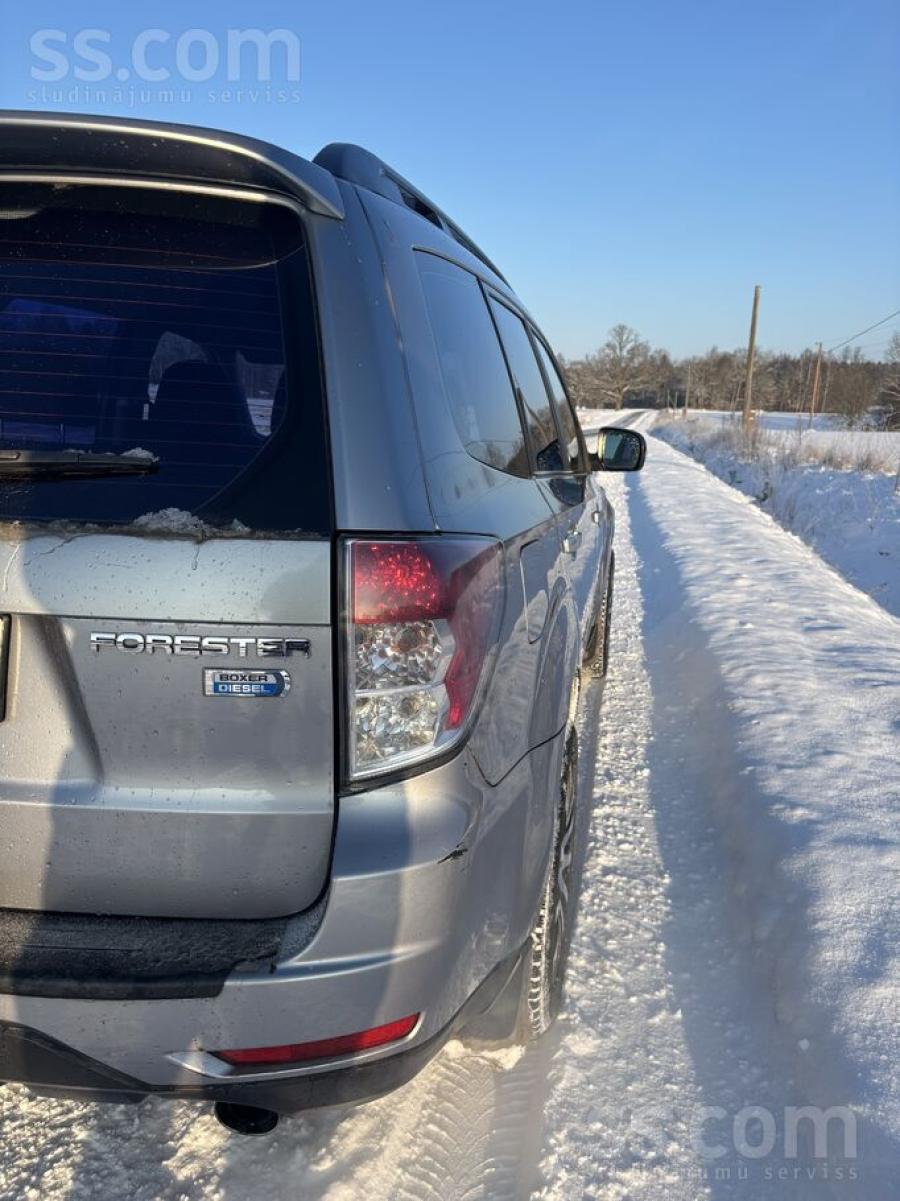 Subaru Forester 2011 in Valmiera, with an engine capacity of 2.00 L and mileage of 332 thousand km for 3800 €, photo 9 on AUTOMOTO.COM.LV