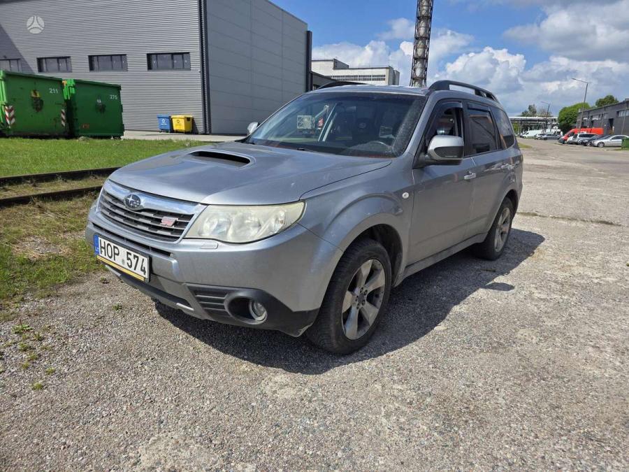 Subaru Forester 2011 in Kaunas, with an engine capacity of 2.00 L and mileage of 300 thousand km for 999 €, photo 1 on AUTOMOTO.COM.LV
