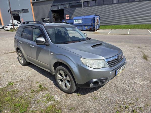 Subaru Forester 2011 in Kaunas, with an engine capacity of 2.00 L and mileage of 300 thousand km for 999 €, photo 3 on AUTOMOTO.COM.LV