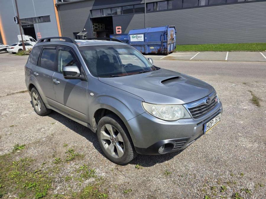 Subaru Forester 2011 in Kaunas, with an engine capacity of 2.00 L and mileage of 300 thousand km for 999 €, photo 4 on AUTOMOTO.COM.LV