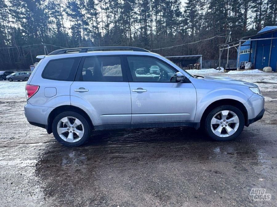Subaru Forester 2012 in Vilnius, with an engine capacity of 2.00 L and mileage of 236 thousand km for 2950 €, photo 8 on AUTOMOTO.COM.LV