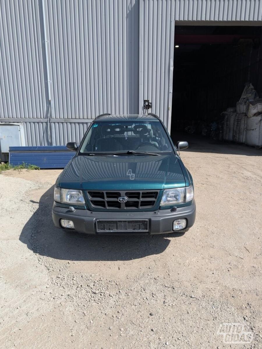 Green Subaru Forester 1994 in Kaunas, with an engine capacity of 2.00 L and mileage of 200 thousand km for 1750 €, photo 3 on AUTOMOTO.COM.LV