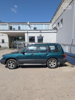Green Subaru Forester 1994 in Kaunas, with an engine capacity of 2.00 L and mileage of 200 thousand km for 1750 €, photo 5 on AUTOMOTO.COM.LV