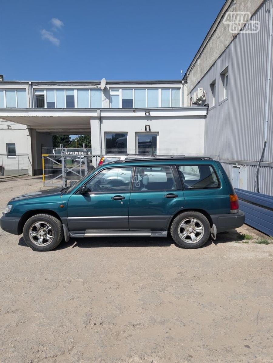 Green Subaru Forester 1994 in Kaunas, with an engine capacity of 2.00 L and mileage of 200 thousand km for 1750 €, photo 5 on AUTOMOTO.COM.LV