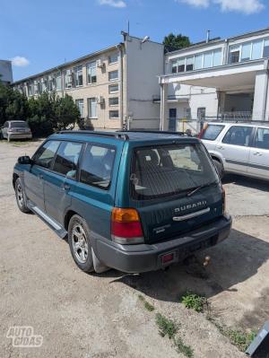 Green Subaru Forester 1994 in Kaunas, with an engine capacity of 2.00 L and mileage of 200 thousand km for 1750 €, photo 6 on AUTOMOTO.COM.LV