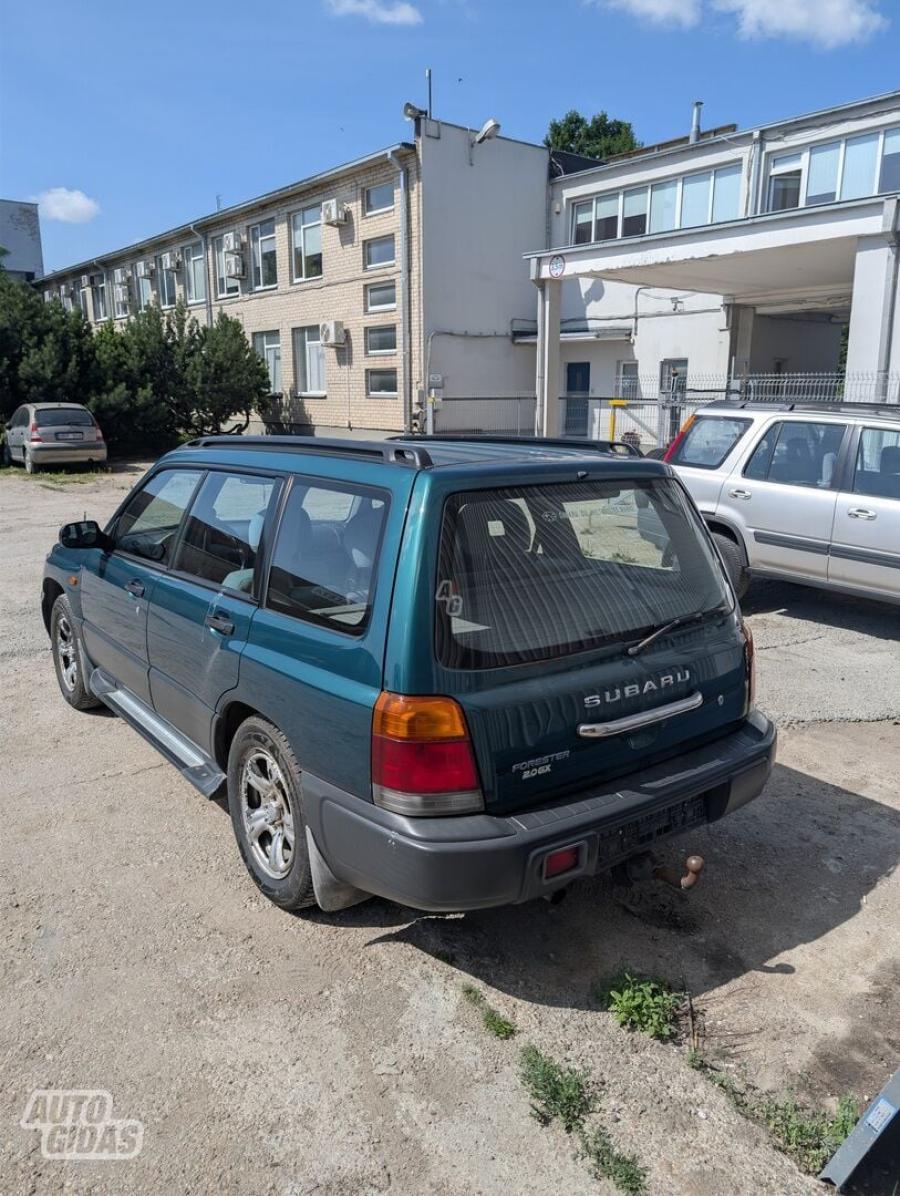 Green Subaru Forester 1994 in Kaunas, with an engine capacity of 2.00 L and mileage of 200 thousand km for 1750 €, photo 6 on AUTOMOTO.COM.LV